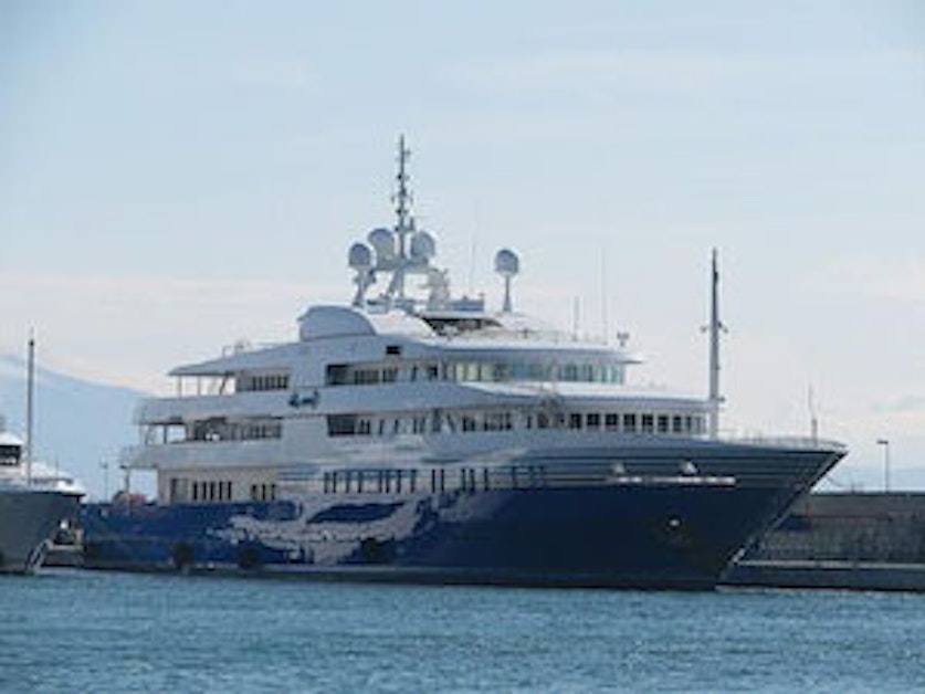 QUEEN MIRI Yacht for Charter | 301' 10" (92m) 2004 18 Cabins Neorion ...