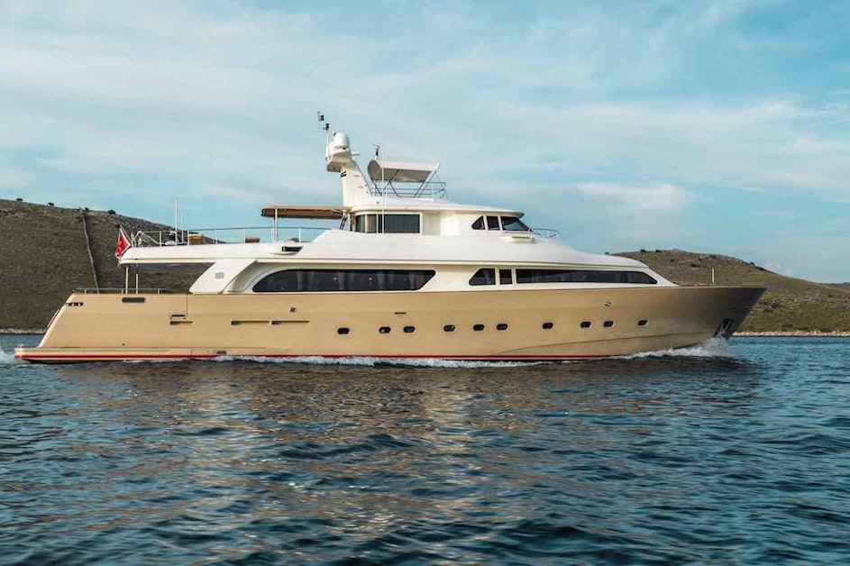 IMAGINE Yacht for Charter | 101' 7" (30.95m) 2002 5 Cabins Ferretti | N&J