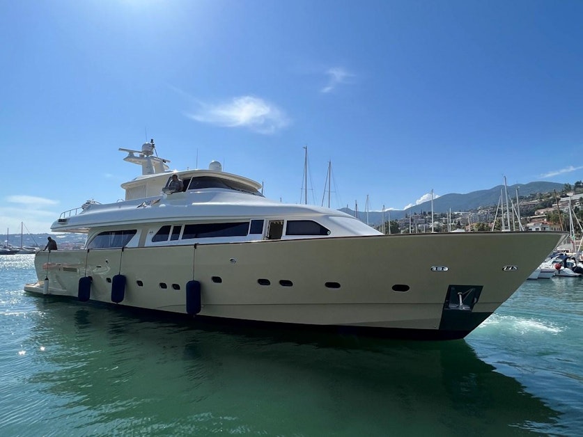 MYEERAH Yacht for Sale | 90' (27.45m) 2000 CUSTOM LINE | N&J