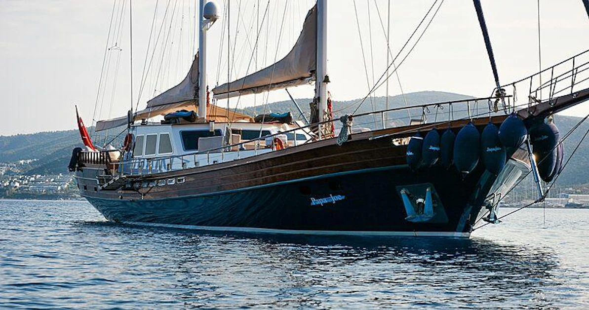 PAPA JOE Yacht for Charter | 115' 2" (35.1m) 2007 5 Cabins Mastori ...
