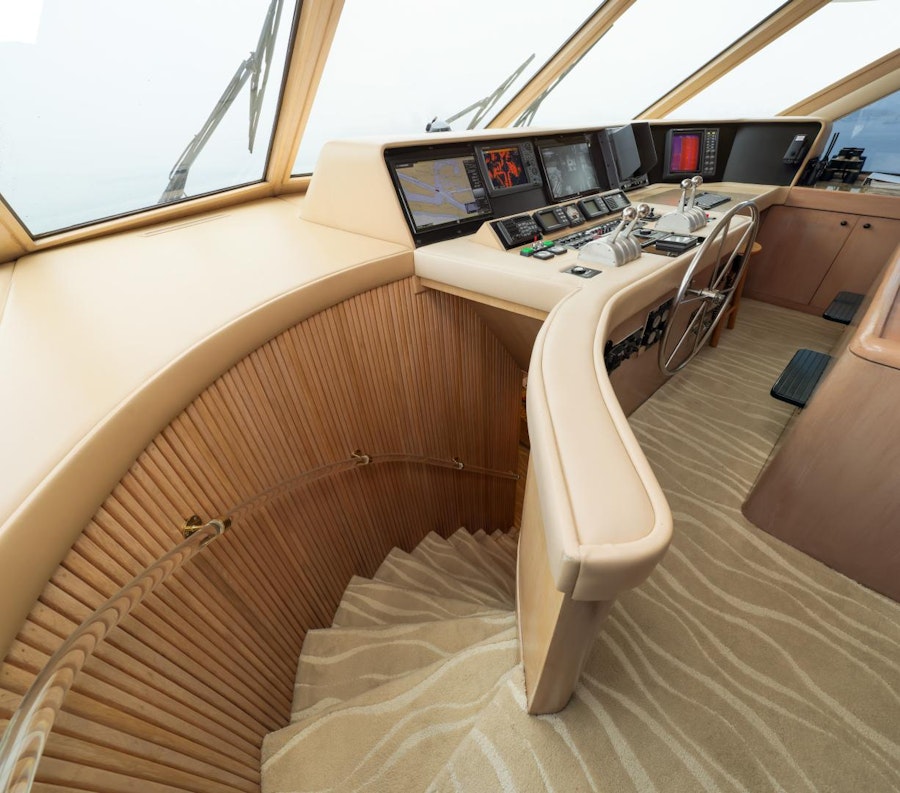 LADY LILA Yacht for Sale | 82 Hatteras 1995