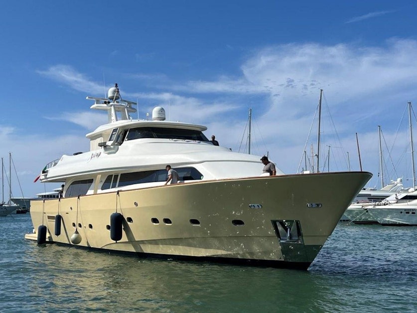 MYEERAH Yacht for Sale | 90' (27.45m) 2000 CUSTOM LINE | N&J