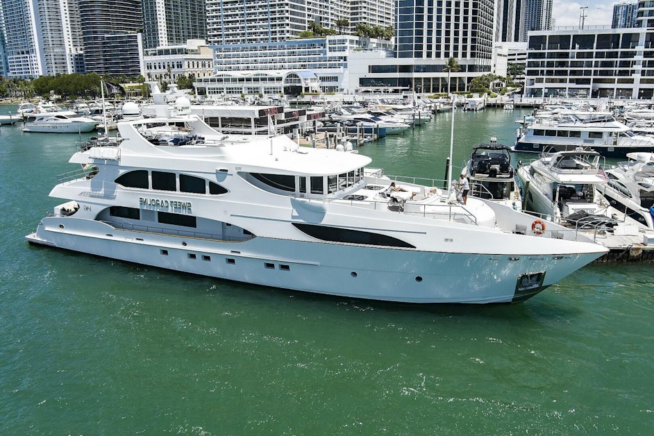 SWEET CAROLINE Yacht for Sale in Miami Beach | 127' (38.71m) 2014 IAG | N&J