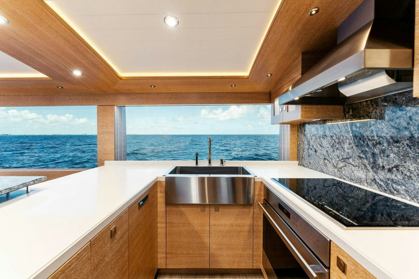 III AMIGOS Yacht for Sale in Key West | 94' (28.65m) 2021 Rybovich | N&J